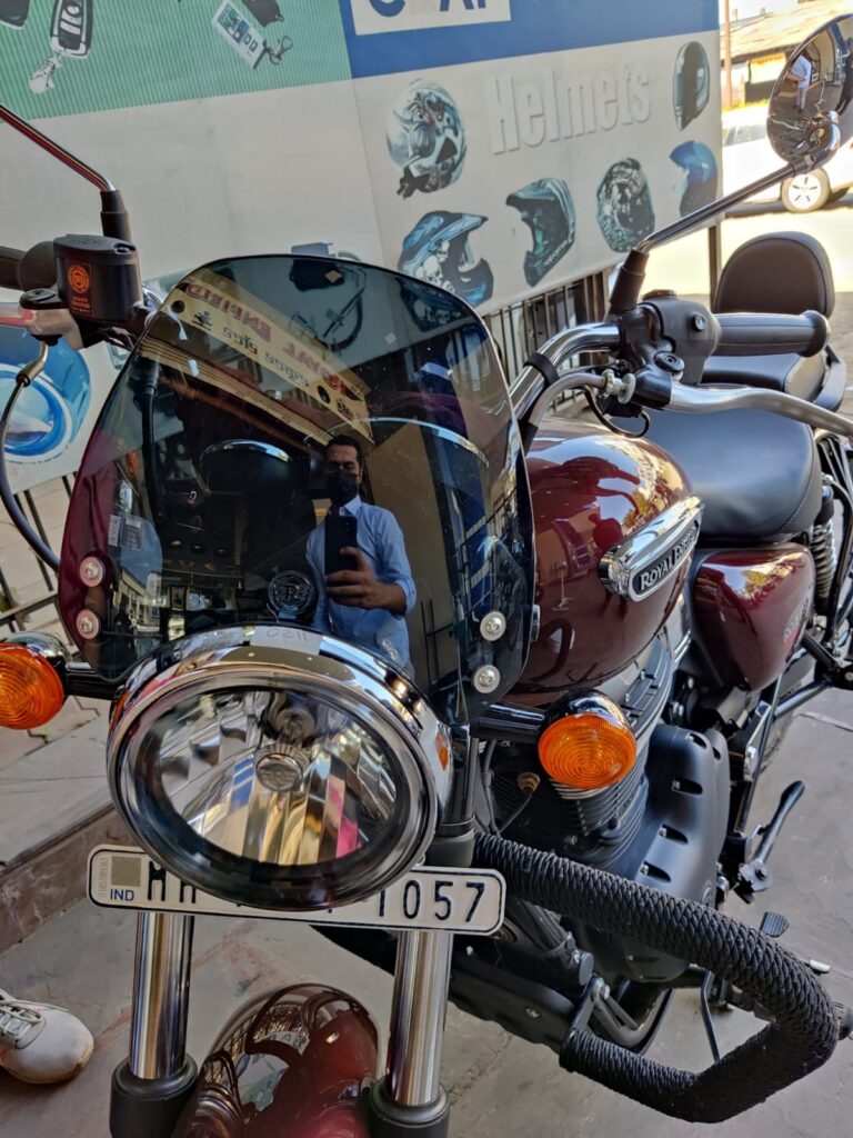 Meteor Windshield Black - Original Royal Enfield - Throttle&thump